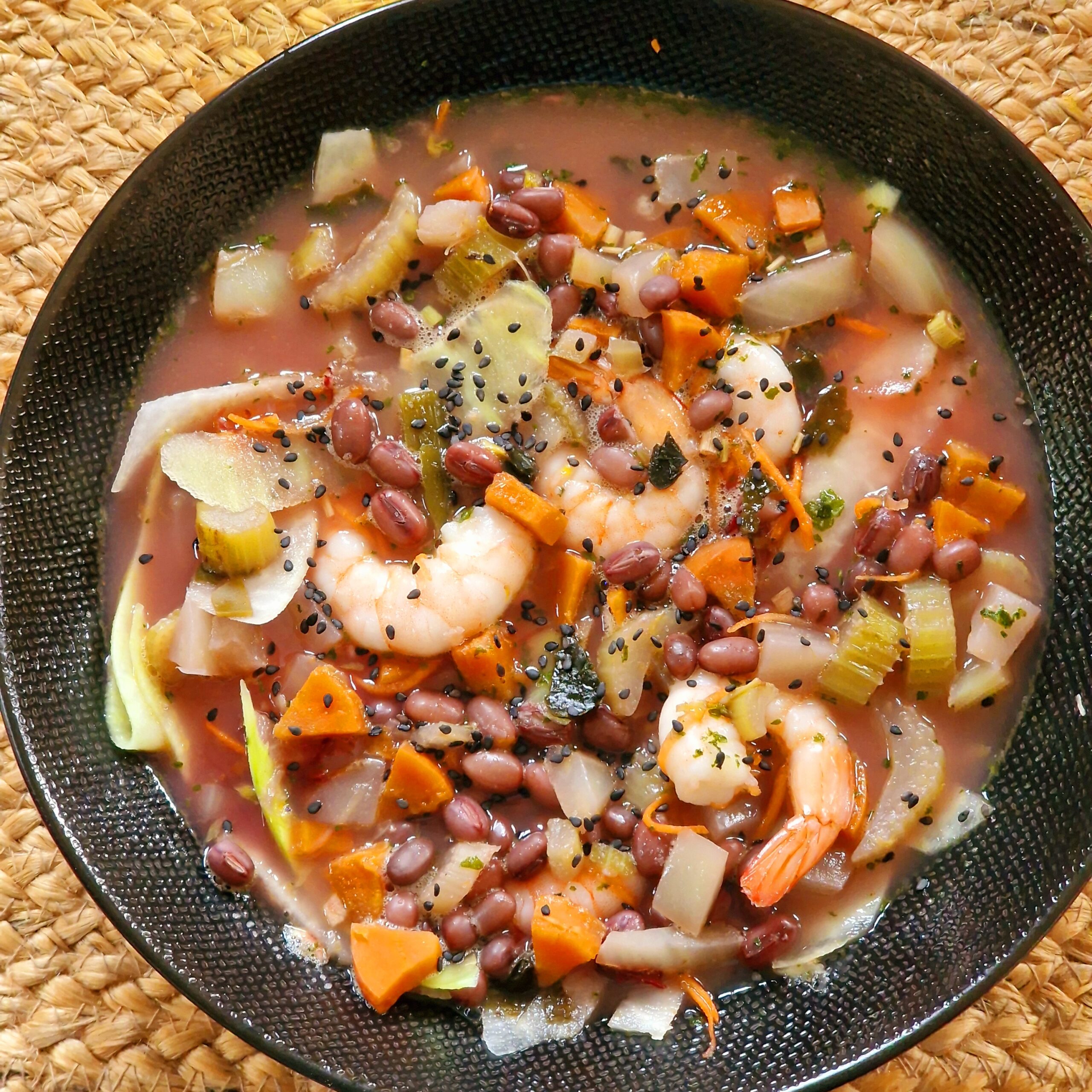 Soupe nori aux crevettes et haricots rouges